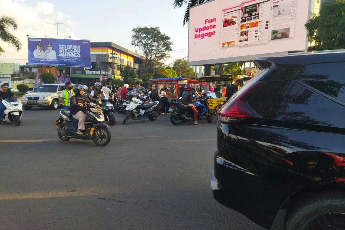 Bunderan Simpang Lima Garut Ramai Jadi Tempat Ngabuburit dan Berburu ...