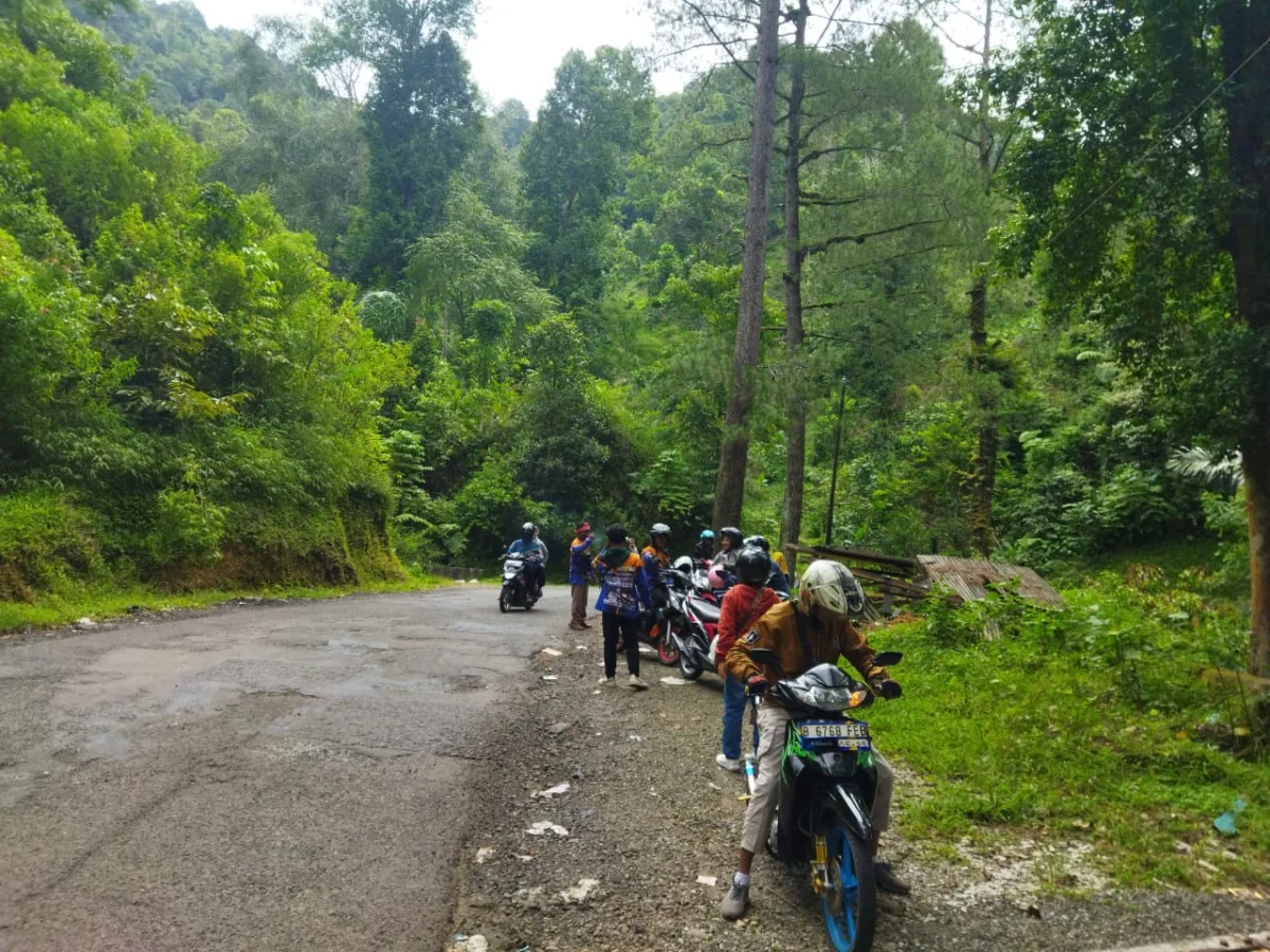 Jalan Cikajang-Pameungpeuk Menuju Wisata Pantai Garut Dikeluhkan ...