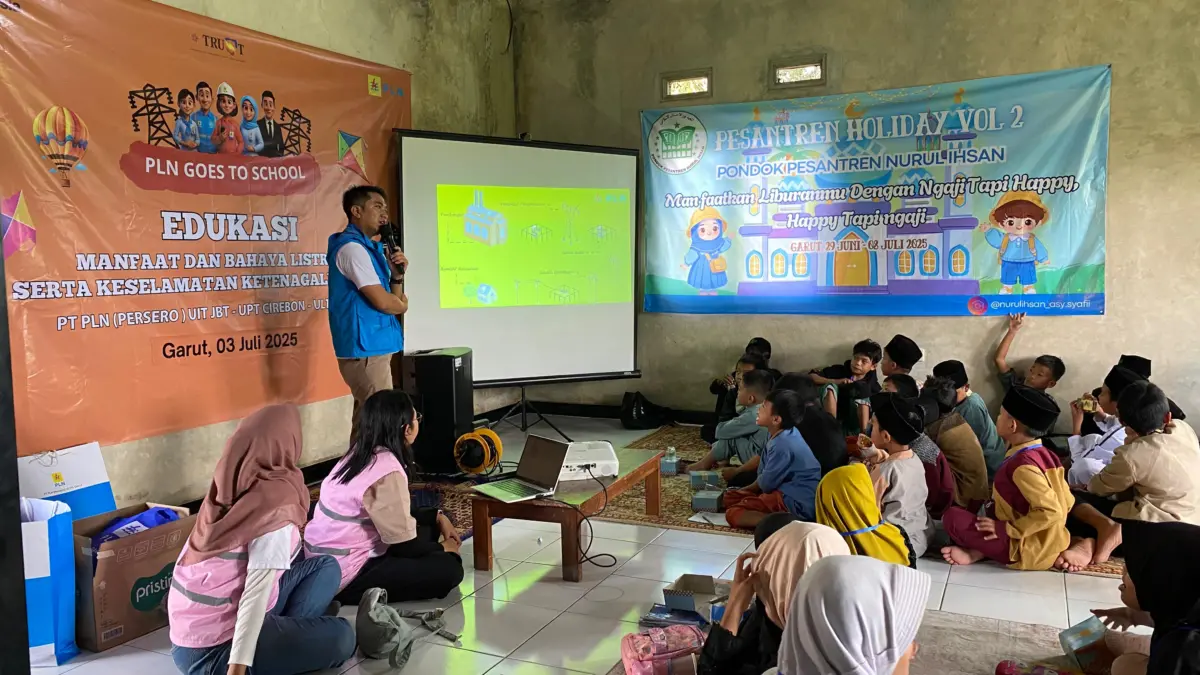 PLN ULTG Garut dan Srikandi PLN Edukasi Santri soal Manfaat dan Bahaya ...