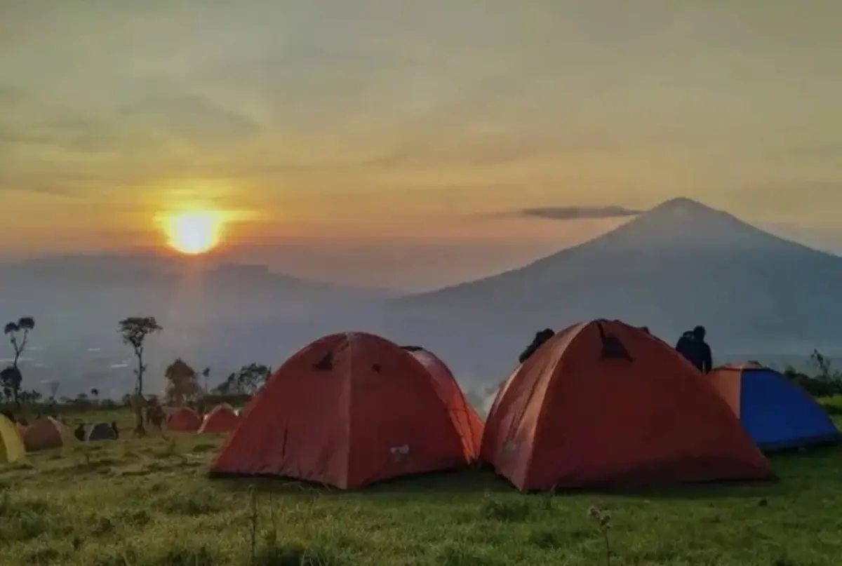 Camping Seru di Garut: 5 Tempat Terbaik dengan Pemandangan Alam yang ...