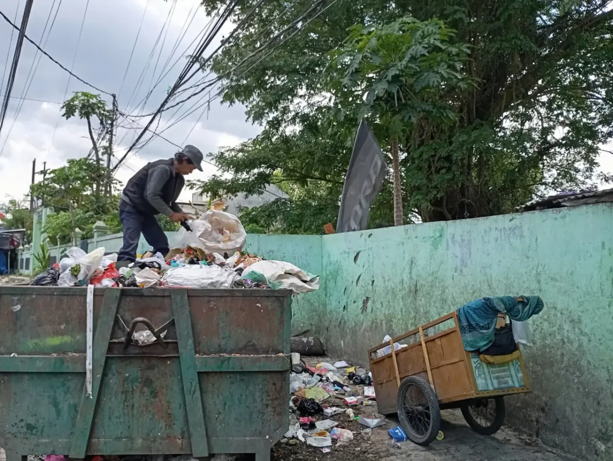Volume Sampah Meningkat, DLH Garut Tambah Dua Truk Sampah dan Dozer di ...
